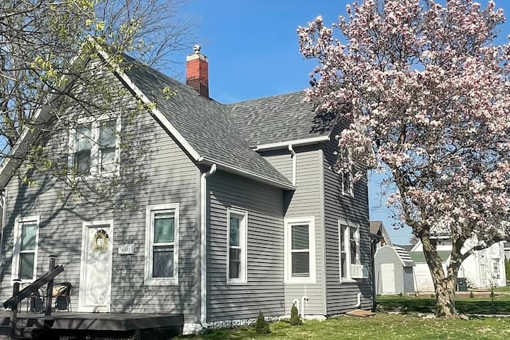 Lovely Leffler Lodge - 2 Brm
 Sleeps 6 - Catfish Bend Casino