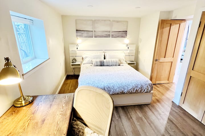 Licensed, West Coast Vibe Off Commercial & Train! - Vancouver