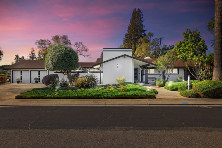 Stunning Mid-century Modern 5 Bedroom With Pool - Modesto, CA