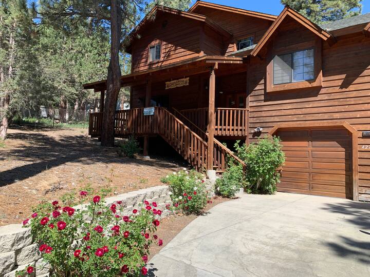 Castlewood Lodge  / Hot Tub / Game Room / 4 Bdrms - Big Bear Lake, CA
