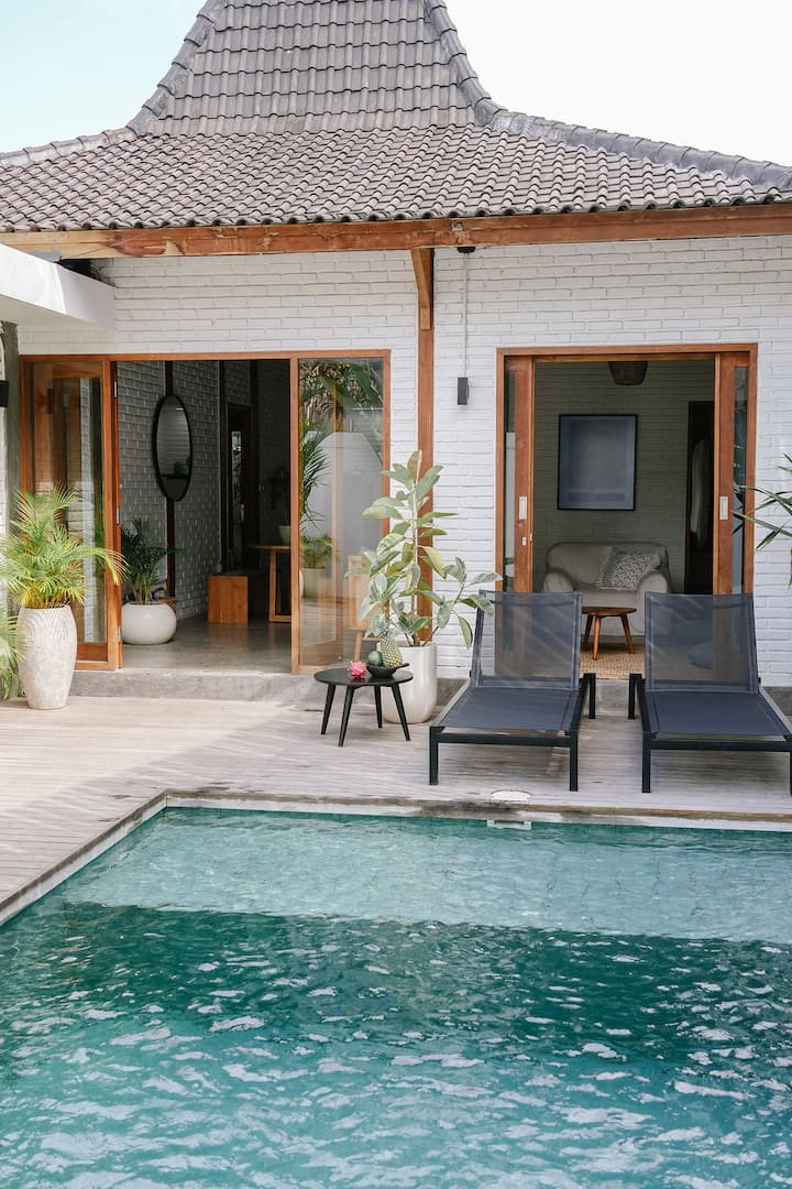 Stylish 3br Villa In Pererenan W/ Private Pool - Canggu