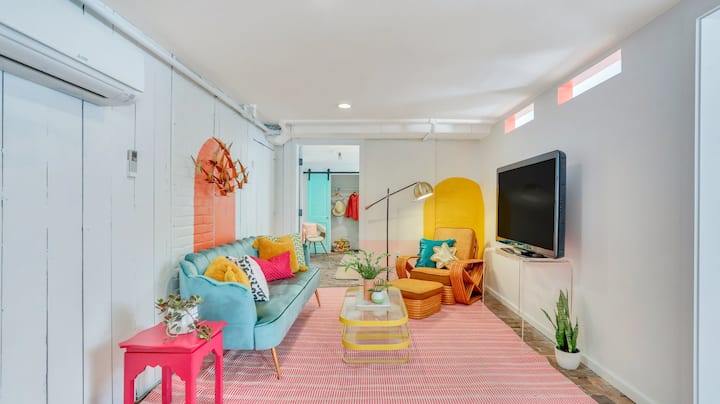 Vibrant Vintage Retro Retreat Steps From Forsyth! - Savannah