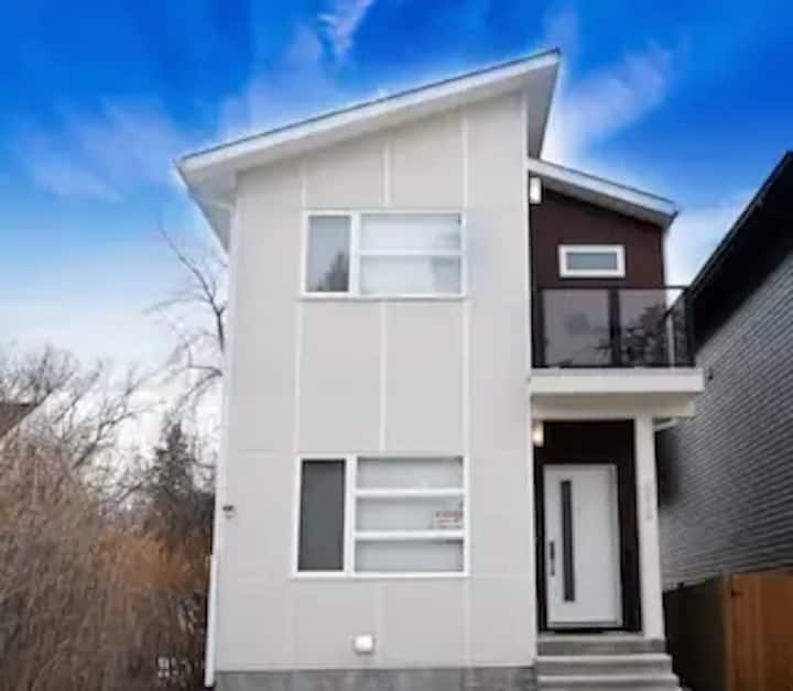 Modern 3br-sleeps 6/ac/wem/longstay/2car Garage - Edmonton