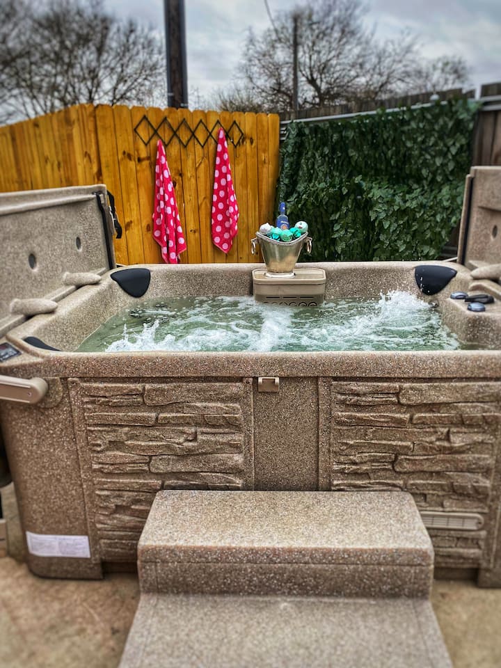 4.2 Mi To Nb Center, Game Room, Hot-tub, Fire -Pit - New Braunfels, TX