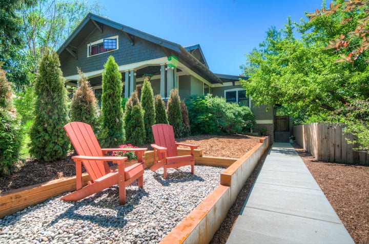 South Tracy Place In Historic Downtown Bozeman - Bozeman, MT