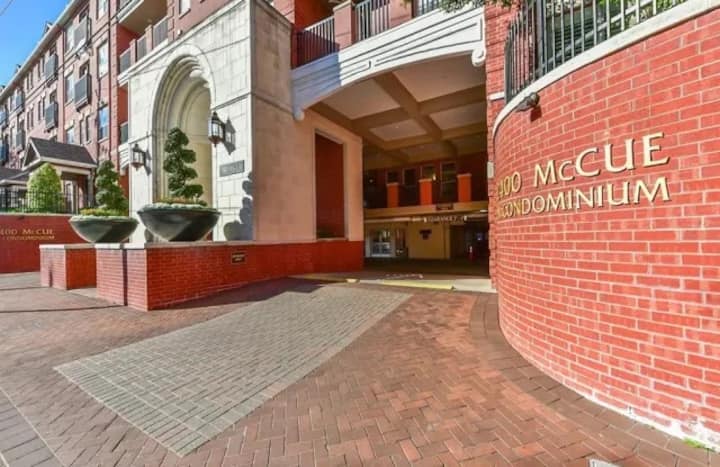 Lovely Galleria Area 1-bedroom Condo With Pool! - Houston, TX