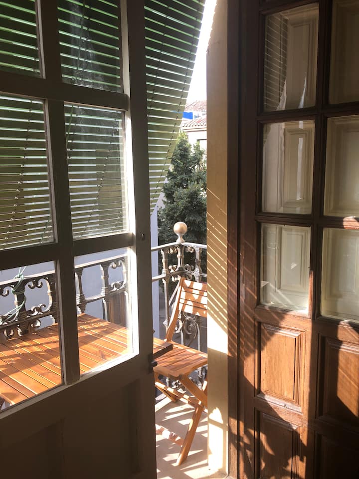 Room Plaza De Fortuny/realejo: Balcony/wifi/tv - Granada