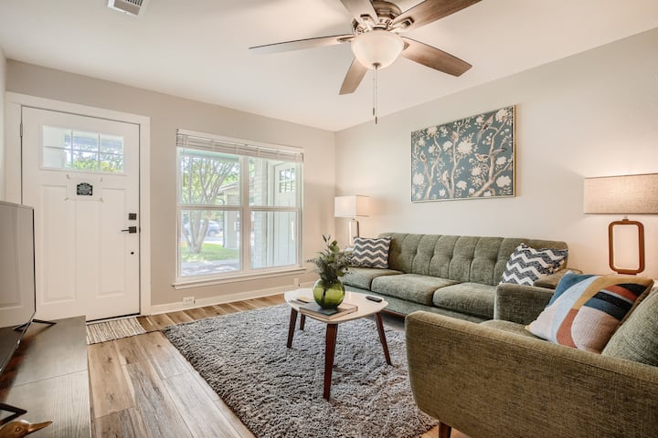 Modern Oasis South Austin: Pet Friendly, Remodeled - Austin, TX