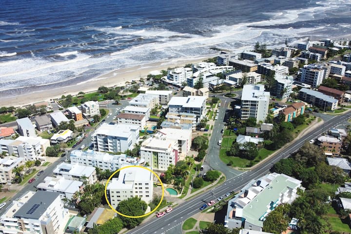 Stylish 2 B/r Kings Beach Apartment (6 Guests) Zf4 - Caloundra