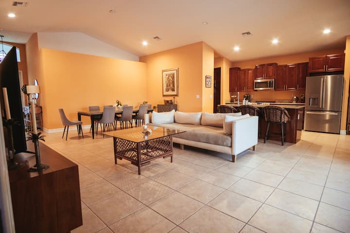 Naples Paradise Master Suite | Pool | Private Bath - 네이플스