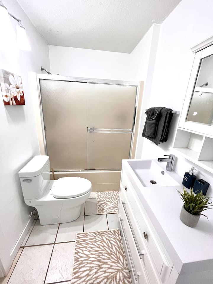 1 Bedroom Suite With Private Entrance - Campbell River