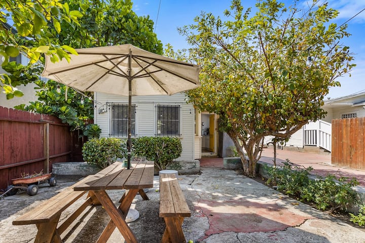 Cozy one bedroom cottage in the heart of L.A. - Cottages for Rent in ...