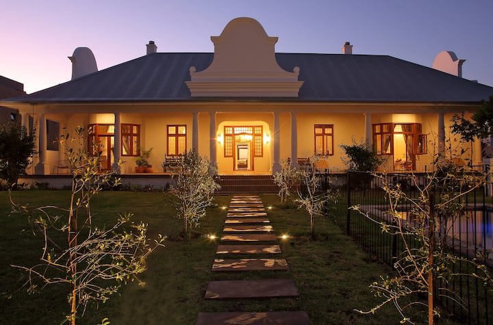 Hermanus Seafront Villa - Sophie's Rock - Hermanus