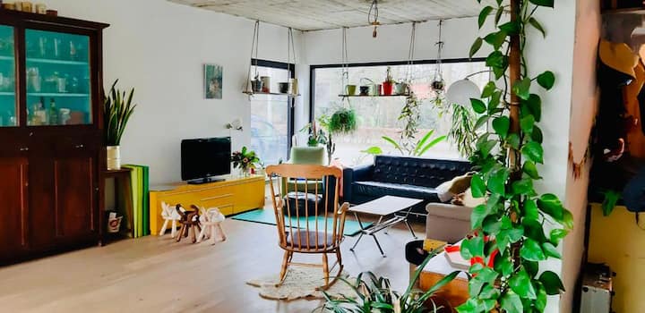 Tomorrowland Boom! Ruime Woning Met Grote Tuin. - Boom
