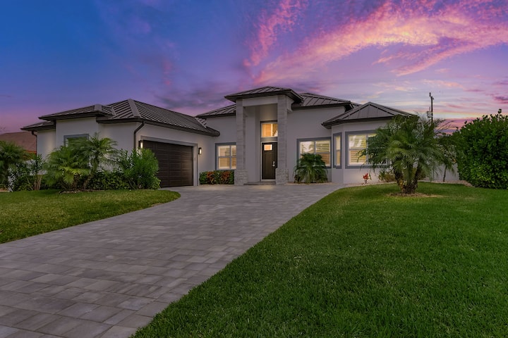 Luxury Home | Private Heated Pool | Game Rm W/ Ps5 - Cape Coral, FL
