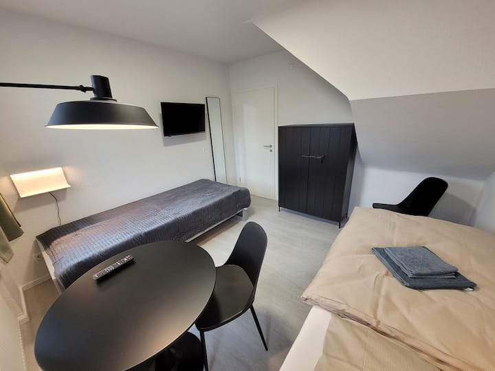 Twin Bedroom In Jülich Shared Bath And Kitchen - Jülich