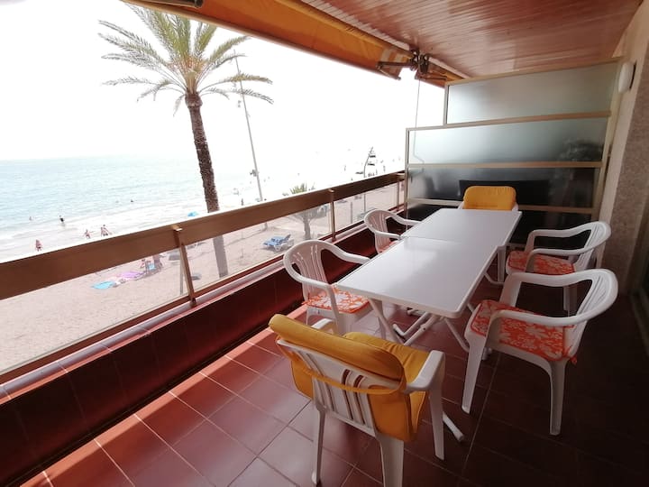 Apartamento En 1ª Linea De Mar,terraza Y Ascensor - Calafell