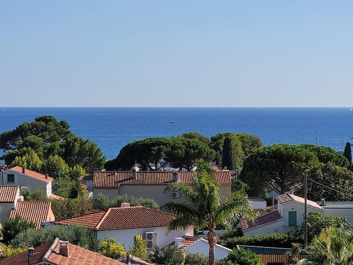 F2 Climatisé Très Belle Vue à 300 M De La Mer - Le Pradet