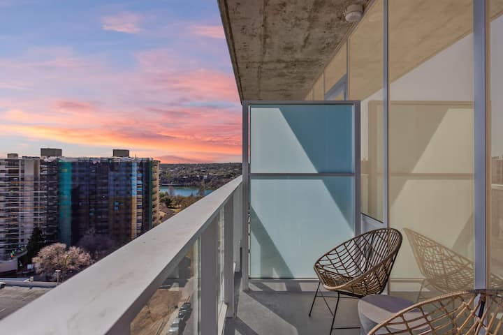 Luxury Rainey Street Condo -Lake View Balcony - Condominiums for Rent ...
