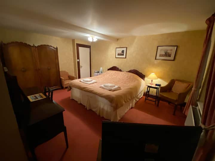 Welcoming Family Run Bed And Breakfast. - Tewkesbury