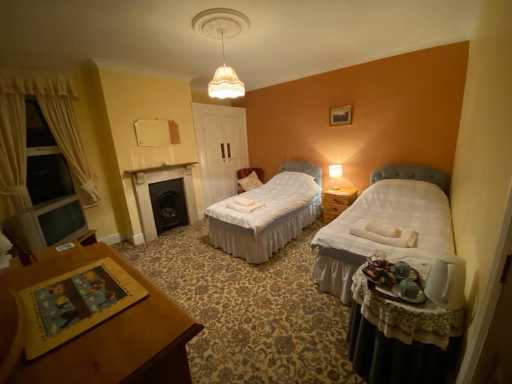 Welcoming Family Run Bed & Breakfast - Tewkesbury