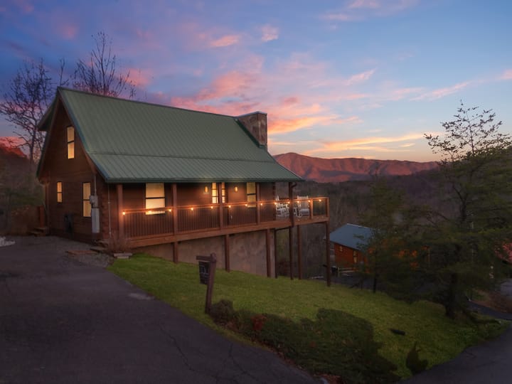 Highland Haven | Cozy, Hot Tub, Fire Pit, Mtn View - Wears Valley, TN