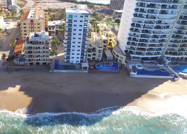 Condominio A Pie De Playa. - 馬薩特蘭