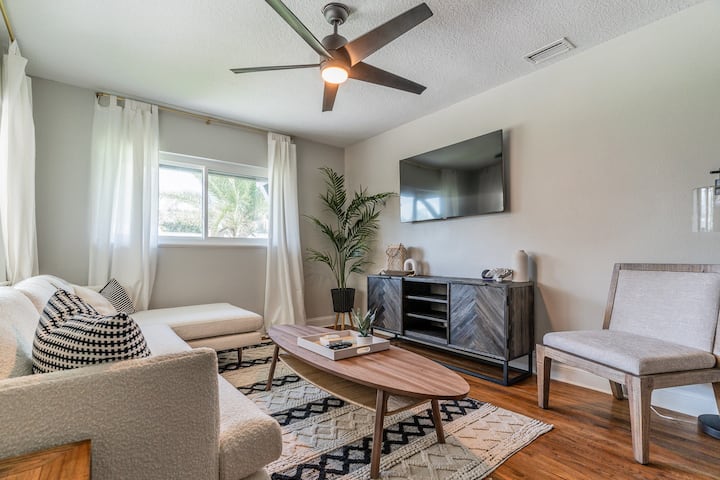 Renovated & Beautifully Decorated Jax Beach Home - Jacksonville Beach, FL