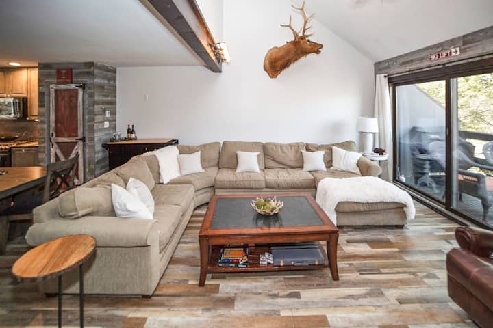 Walk To Camelback| Camelbeach | Casino & Pool - Tannersville, PA