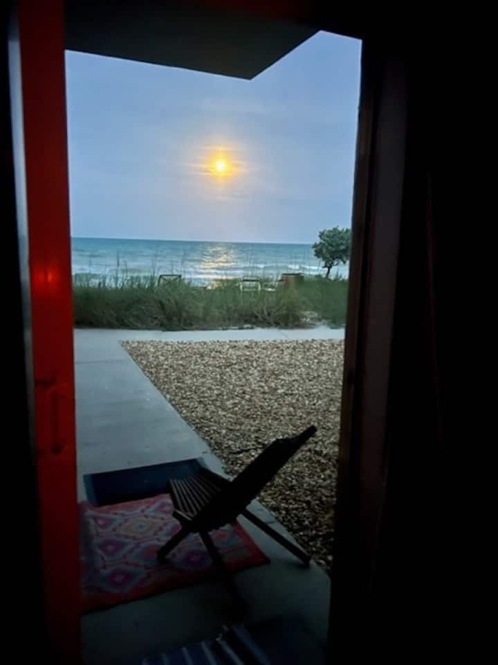 Misty Shores Retreat, A Relaxed Oceanfront Getaway - Satellite Beach, FL