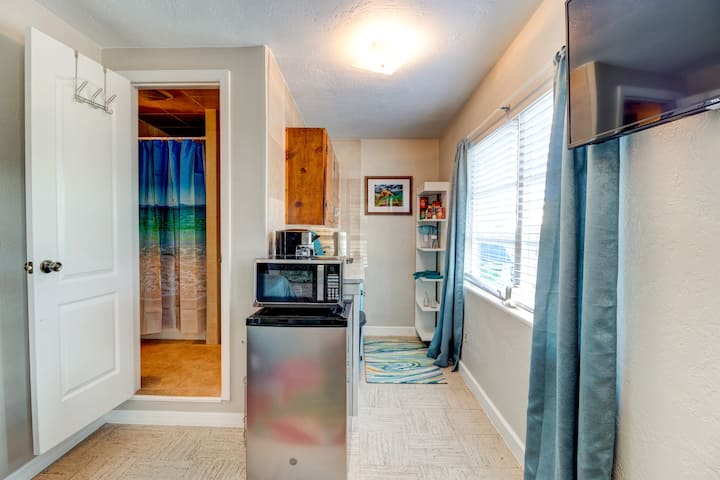 Hawaiian Hale Retreat - Daytona Beach