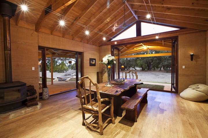 “Rock House" Yallingup - Close To Wineries & Beach - Yallingup