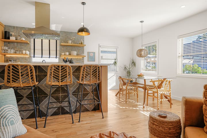 La Playa: Sun Kissed Venice Bungalow, Outdoor Fire - Santa Monica, CA