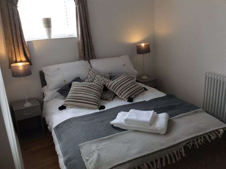 Delightful Private Room In Cheltenham Centre - 첼트넘