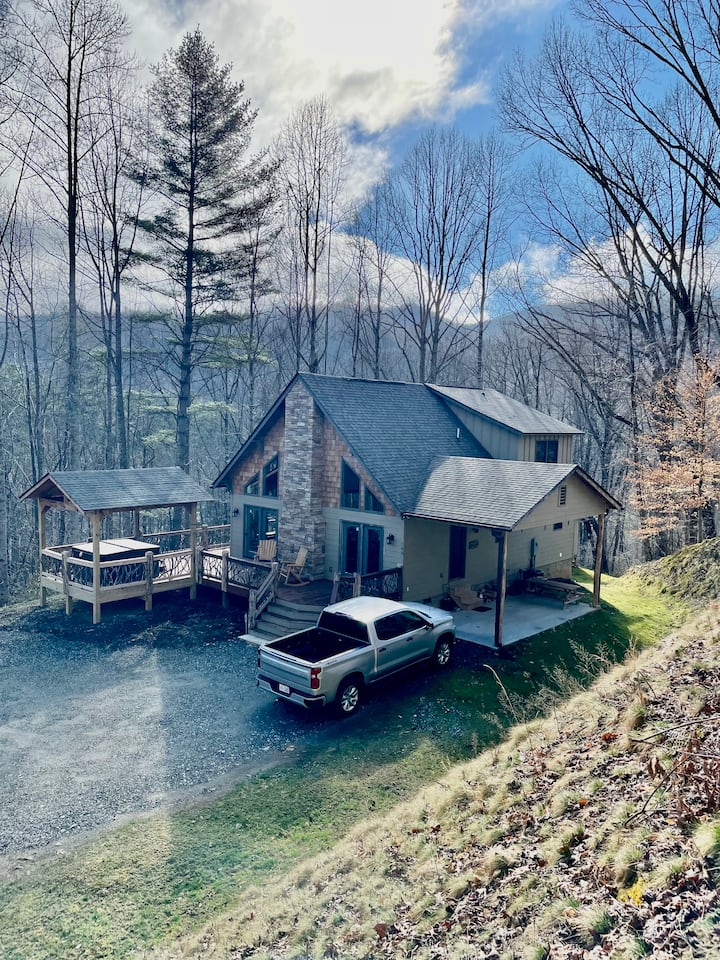 Cheerful Mountain Cottage With Hot Tub - Sylva, NC