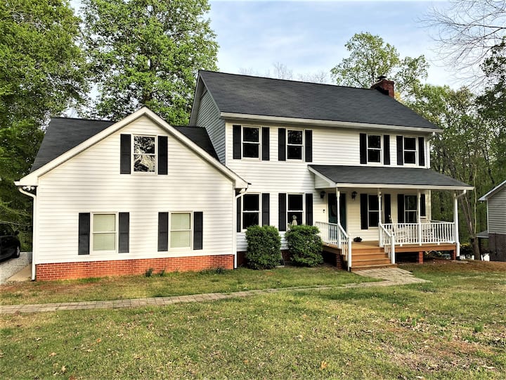 Waterfront 5 Bedroom, 3.5 Bath Home, Private Dock! - Clarksville, VA