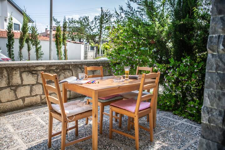 2-bedroom Modern Apart With Garden In Ilıca - Çeşme