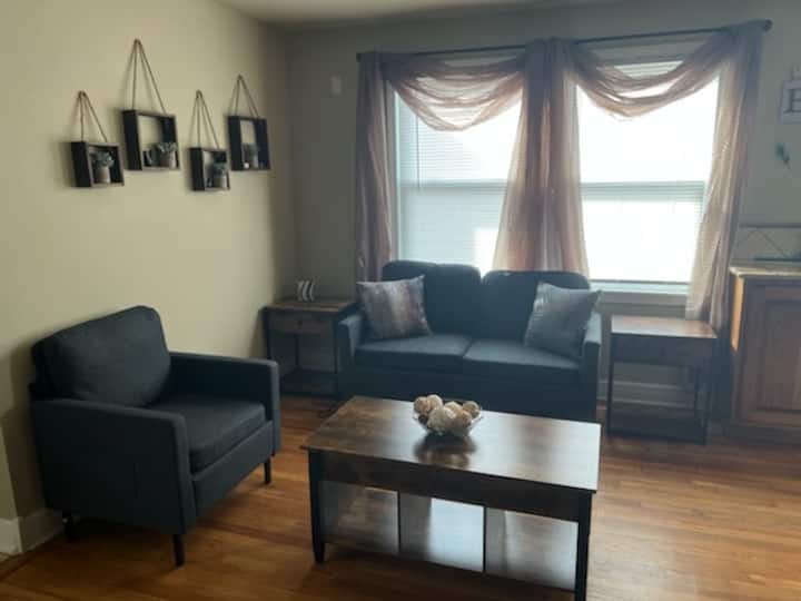 1 Bd Apt, It's The Dog Days Of Summer # 3936-7 - Kansas City, KS