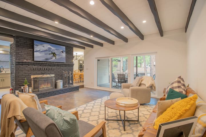 Kid Friendly, Hot Tub, Pool Table, Central Cabin - Big Bear Lake