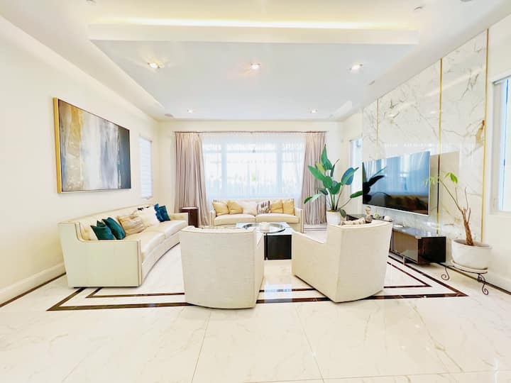 Irvine尔湾6房7卫独栋别墅，高级社区，铁门24小时保安，中心区域，社区配套设施一应俱全 - Irvine, CA