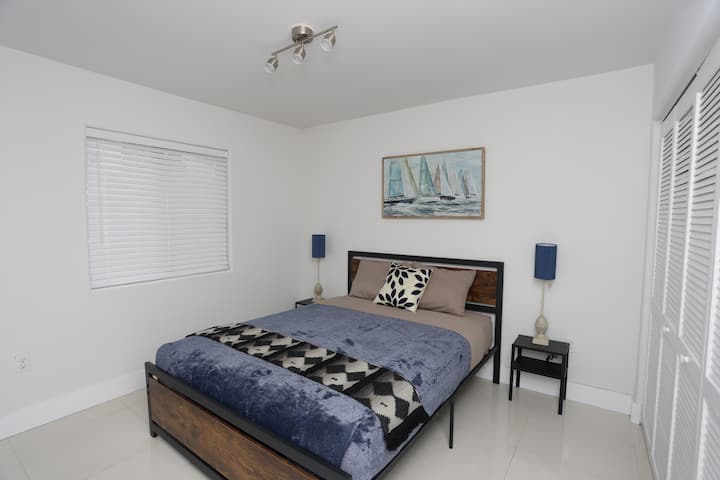 Spacious 2 Bed/ 1 Bath With Parking Great Location - Aéroport international de Miami (MIA)