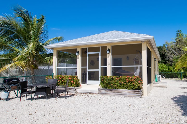 Sandpiper Cottage, Minutes From The Beach - Turks and Caicos Islands
