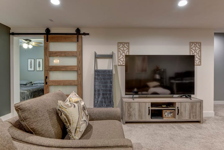 Modern Elegance: Stylish 5-bedroom In Aksarben - Omaha, NE