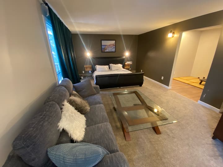 Close To Whyte| University | New Reno | King 🛏 - Edmonton, Canada