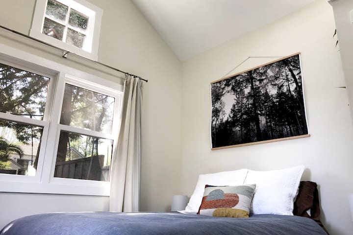 Cozy Redwood Cottage By The Bay - Alameda, CA