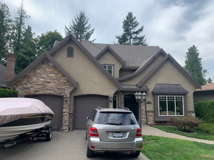 Private 1 Bdrm Suite With Living Room And Kitchen - Surrey