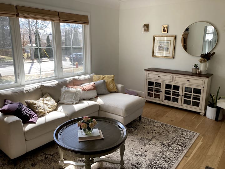 Conveniently Located 3-bedroom Home - Burlington