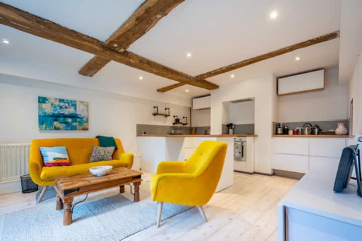 Perfectly Located Stylish House W/ Parking - Whitstable