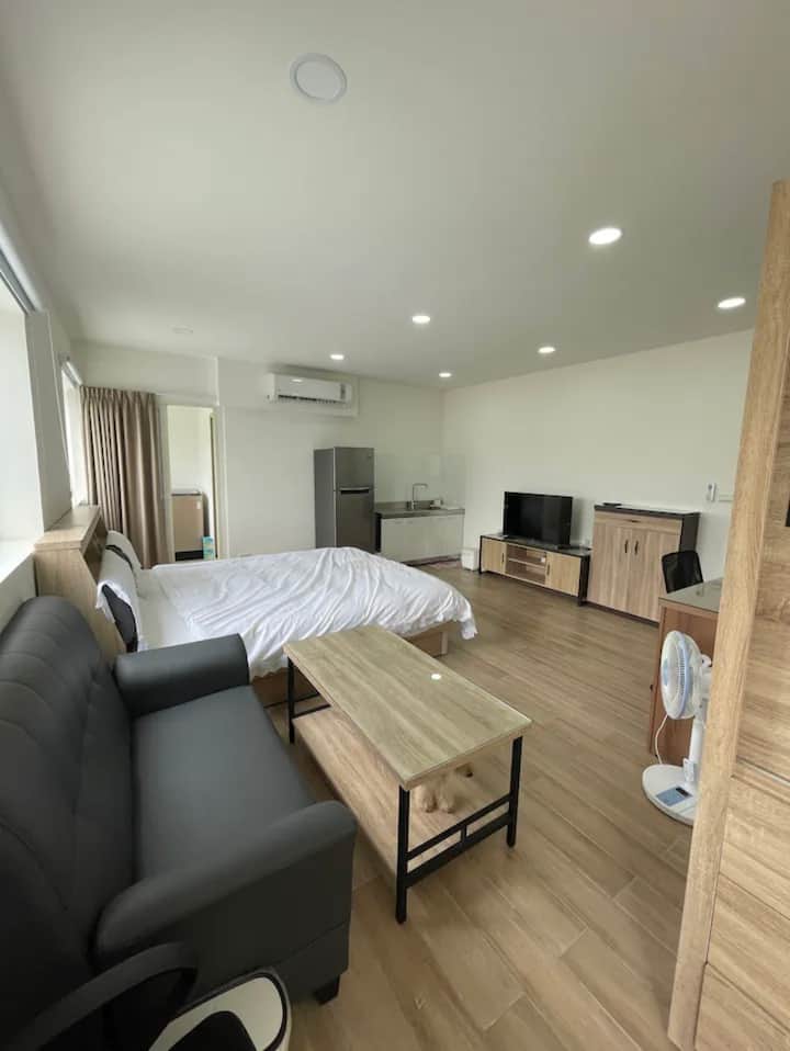 清水郵局旁，全新裝潢可住6人，共2間房間，4人房+2人房，有2衛浴廁所（樓梯公寓） - Daya District