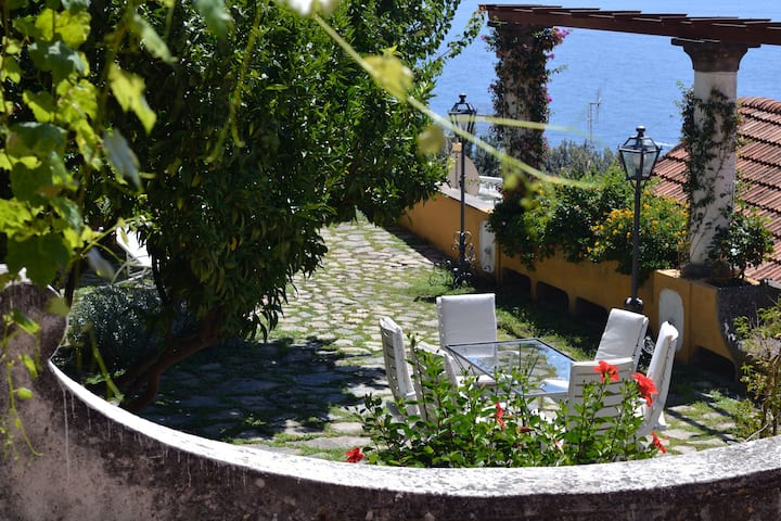 Villa La Pistrice With Enclosed Garden And Seaview - Positano